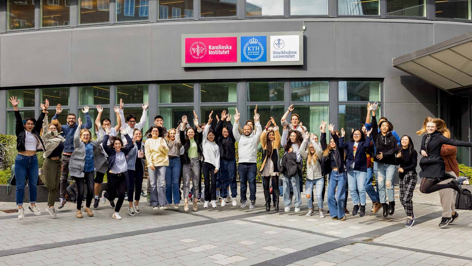 The 2022 SciLifeLab master’s class arrives at Campus Solna - SciLifeLab